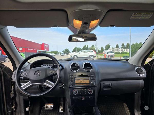 Melns Mercedes-Benz ML 300 2010 Klaipėda, ar dzinēja tilpumu 2.99 L un nobraukumu 319 tūkst. km par 7700 €, foto 10 vietnē AUTOMOTO.COM.LV
