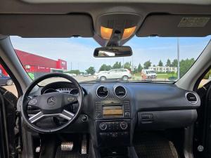 Melns Mercedes-Benz ML 300 2010 Klaipėda, ar dzinēja tilpumu 2.99 L un nobraukumu 319 tūkst. km par 7700 €, foto 10 vietnē AUTOMOTO.COM.LV