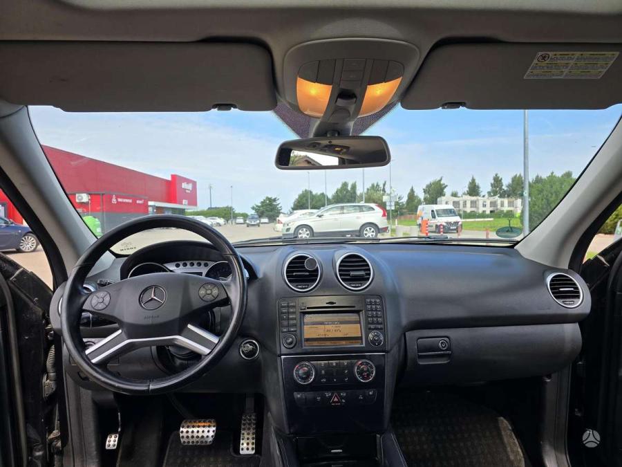 Melns Mercedes-Benz ML 300 2010 Klaipėda, ar dzinēja tilpumu 2.99 L un nobraukumu 319 tūkst. km par 7700 €, foto 10 vietnē AUTOMOTO.COM.LV
