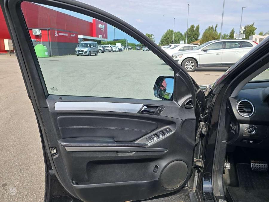 Melns Mercedes-Benz ML 300 2010 Klaipėda, ar dzinēja tilpumu 2.99 L un nobraukumu 319 tūkst. km par 7700 €, foto 14 vietnē AUTOMOTO.COM.LV