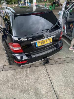 Melns Mercedes-Benz ML 300 2011 Panevēža, ar dzinēja tilpumu 3.00 L un nobraukumu 195 tūkst. km par 4300 €, foto 4 vietnē AUTOMOTO.COM.LV