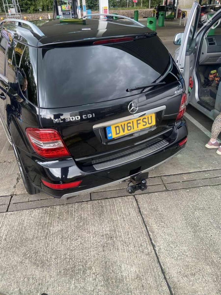 Melns Mercedes-Benz ML 300 2011 Panevēža, ar dzinēja tilpumu 3.00 L un nobraukumu 195 tūkst. km par 4300 €, foto 4 vietnē AUTOMOTO.COM.LV