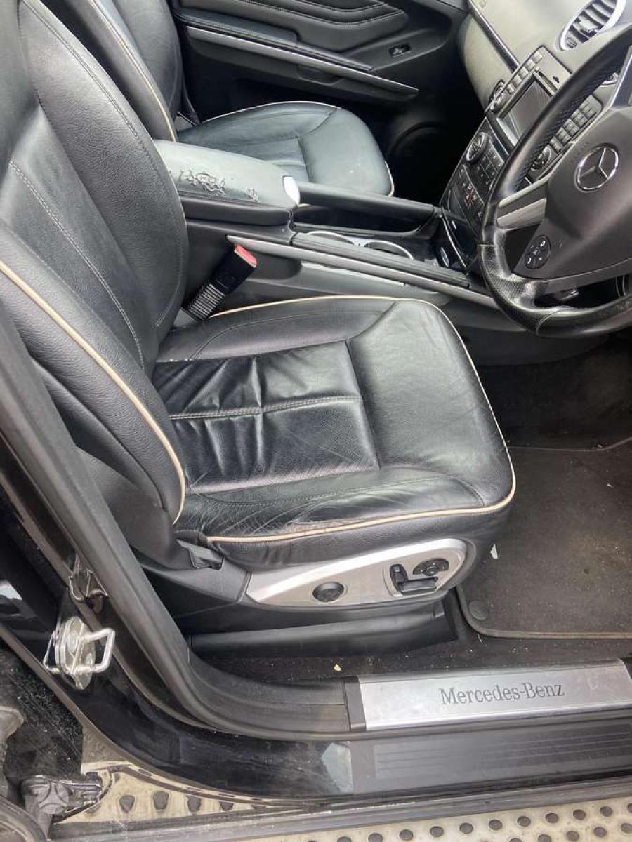 Melns Mercedes-Benz ML 300 2011 Panevēža, ar dzinēja tilpumu 3.00 L un nobraukumu 195 tūkst. km par 4300 €, foto 5 vietnē AUTOMOTO.COM.LV