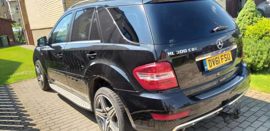 Melns Mercedes-Benz ML 300 2011 Panevēža, ar dzinēja tilpumu 3.00 L un nobraukumu 195 tūkst. km par 4300 €, foto 6 vietnē AUTOMOTO.COM.LV