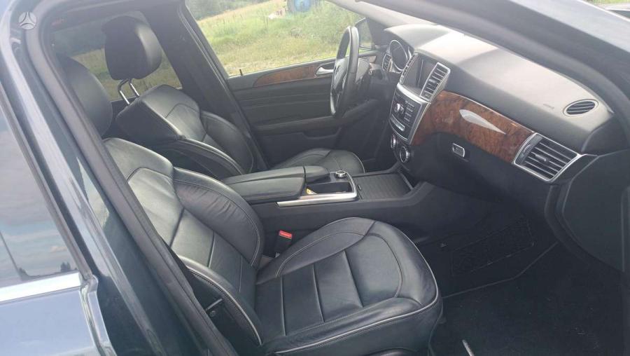 Mercedes-Benz ML 300 2013 in Anyksciai, with an engine capacity of 3.00 L and mileage of 95 thousand km for 17500 €, photo 3 on AUTOMOTO.COM.LV