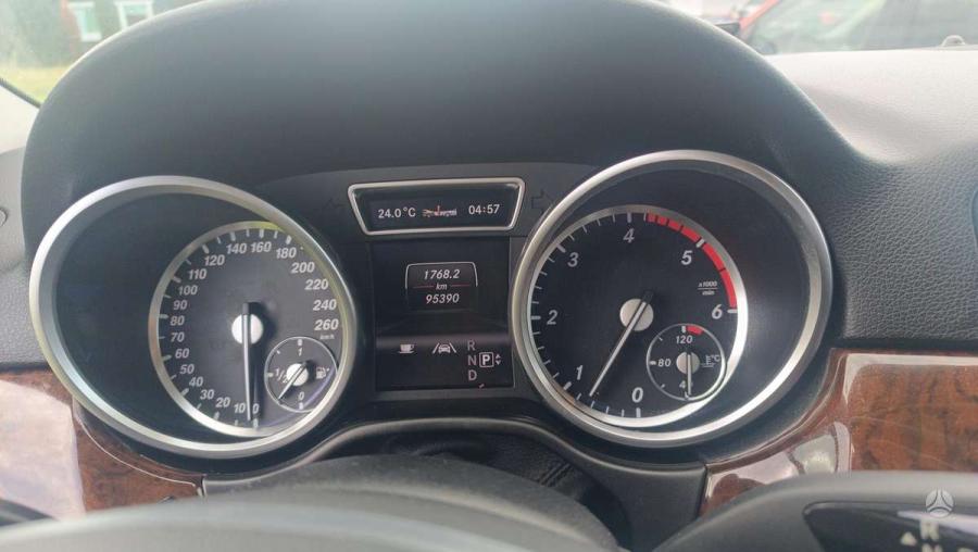 Mercedes-Benz ML 300 2013 in Anyksciai, with an engine capacity of 3.00 L and mileage of 95 thousand km for 17500 €, photo 7 on AUTOMOTO.COM.LV