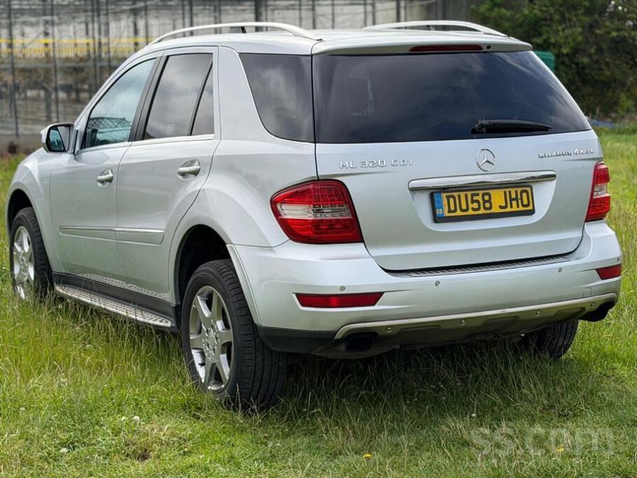 Pelēks Mercedes-Benz ML 300 2008 Rīga, ar dzinēja tilpumu 3.00 L un nobraukumu 95 tūkst. km par 4000 €, foto 6 vietnē AUTOMOTO.COM.LV