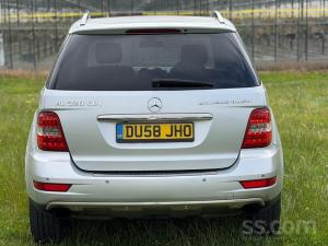 Pelēks Mercedes-Benz ML 300 2008 Rīga, ar dzinēja tilpumu 3.00 L un nobraukumu 95 tūkst. km par 4000 €, foto 7 vietnē AUTOMOTO.COM.LV