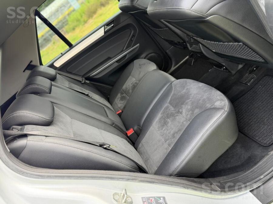 Pelēks Mercedes-Benz ML 300 2008 Rīga, ar dzinēja tilpumu 3.00 L un nobraukumu 95 tūkst. km par 4000 €, foto 9 vietnē AUTOMOTO.COM.LV