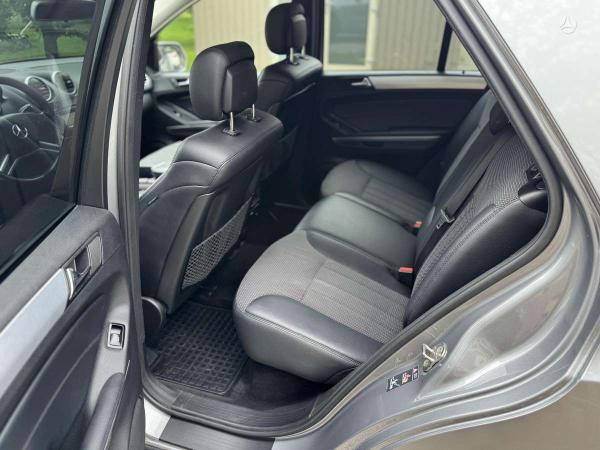 Grey Mercedes-Benz ML 300 2010 in Elektrenai, with an engine capacity of 3.00 L and mileage of 300 thousand km for 6300 €, photo 7 on AUTOMOTO.COM.LV