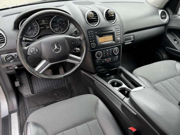 Grey Mercedes-Benz ML 300 2010 in Elektrenai, with an engine capacity of 3.00 L and mileage of 300 thousand km for 6300 €, photo 8 on AUTOMOTO.COM.LV