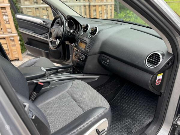 Grey Mercedes-Benz ML 300 2010 in Elektrenai, with an engine capacity of 3.00 L and mileage of 300 thousand km for 6300 €, photo 9 on AUTOMOTO.COM.LV