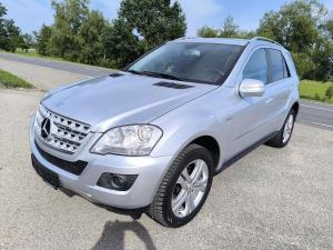 Pelēks Mercedes-Benz ML 300 2010 Joniškis, ar dzinēja tilpumu 3.00 L un nobraukumu 266 tūkst. km par 7850 €, foto  vietnē AUTOMOTO.COM.LV