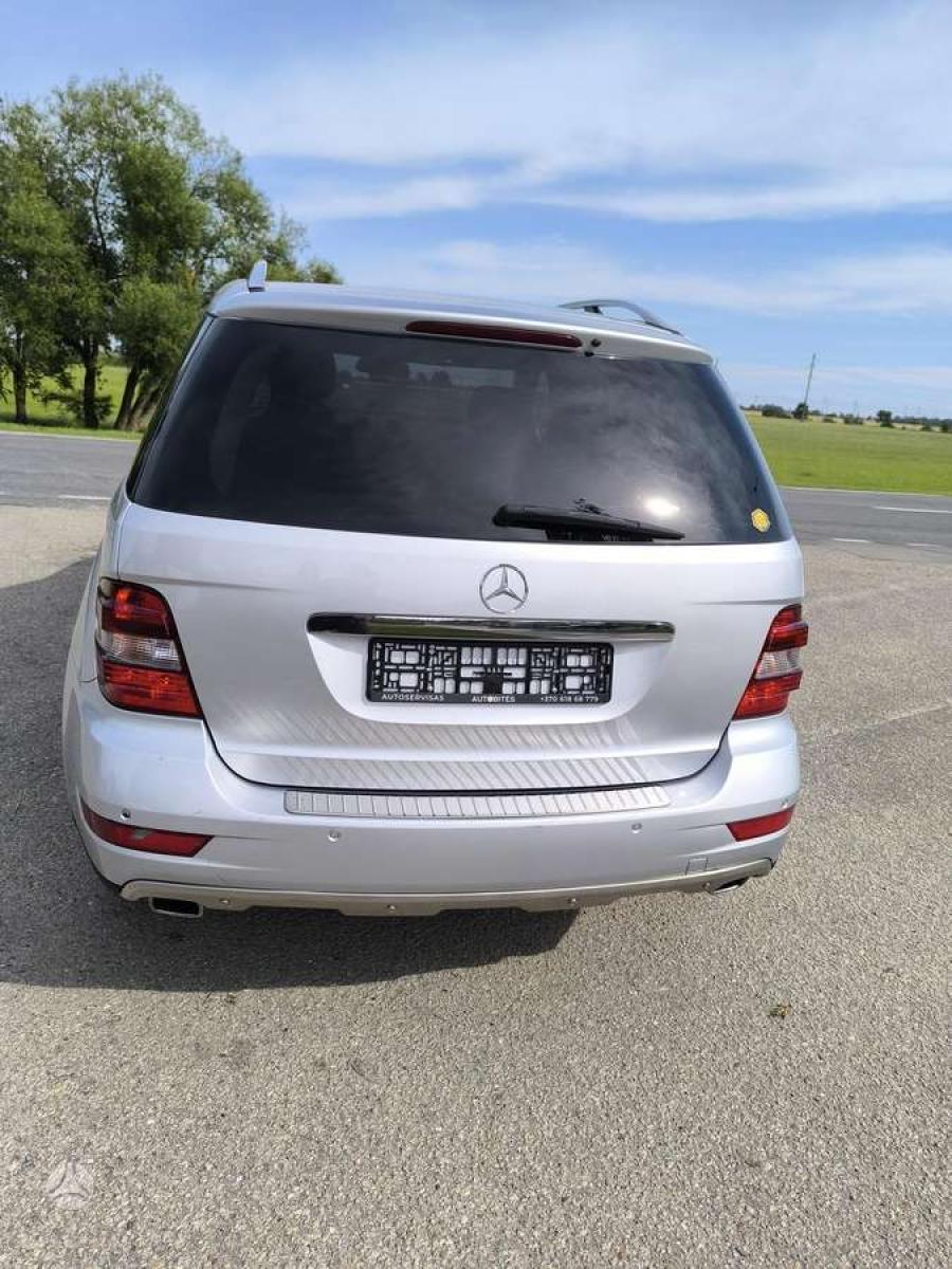Grey Mercedes-Benz ML 300 2010 in Joniskis, with an engine capacity of 3.00 L and mileage of 266 thousand km for 7850 €, photo 5 on AUTOMOTO.COM.LV