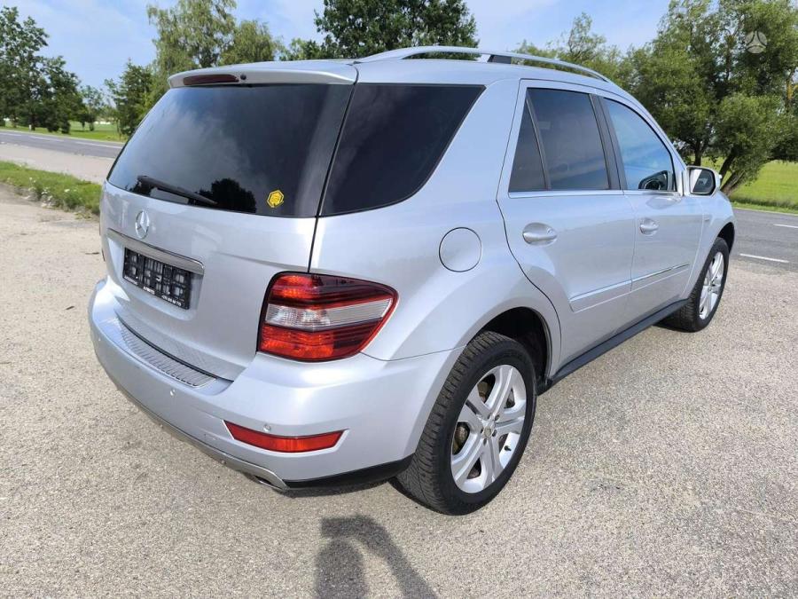 Grey Mercedes-Benz ML 300 2010 in Joniskis, with an engine capacity of 3.00 L and mileage of 266 thousand km for 7850 €, photo 6 on AUTOMOTO.COM.LV