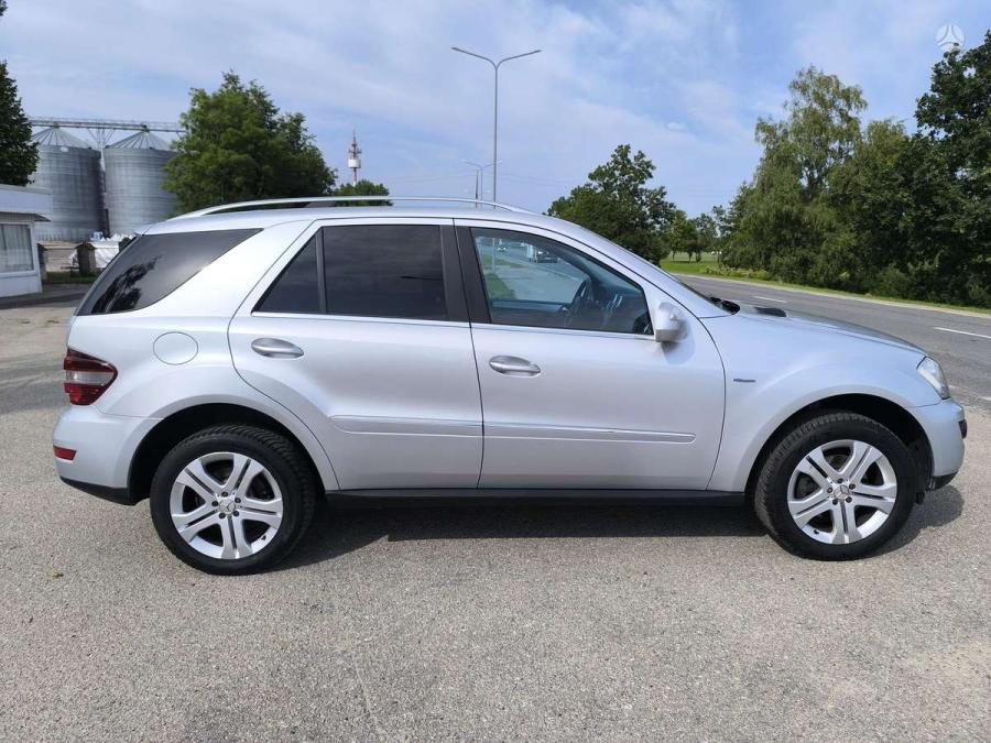Grey Mercedes-Benz ML 300 2010 in Joniskis, with an engine capacity of 3.00 L and mileage of 266 thousand km for 7850 €, photo 7 on AUTOMOTO.COM.LV