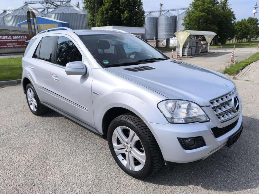 Grey Mercedes-Benz ML 300 2010 in Joniskis, with an engine capacity of 3.00 L and mileage of 266 thousand km for 7850 €, photo 8 on AUTOMOTO.COM.LV