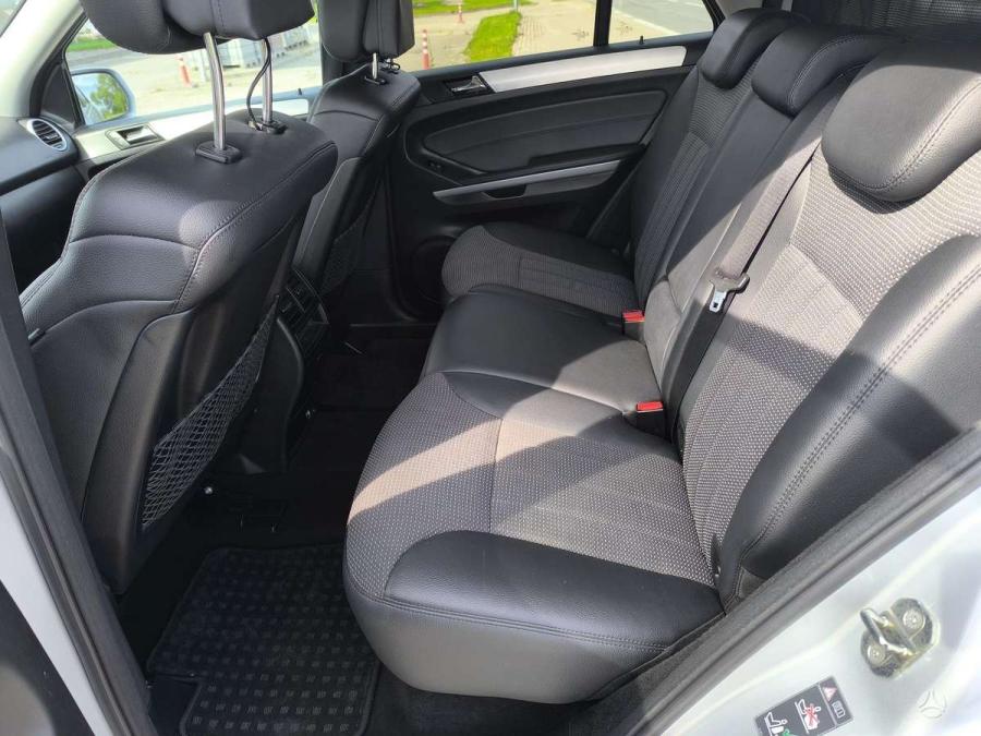 Grey Mercedes-Benz ML 300 2010 in Joniskis, with an engine capacity of 3.00 L and mileage of 266 thousand km for 7850 €, photo 12 on AUTOMOTO.COM.LV