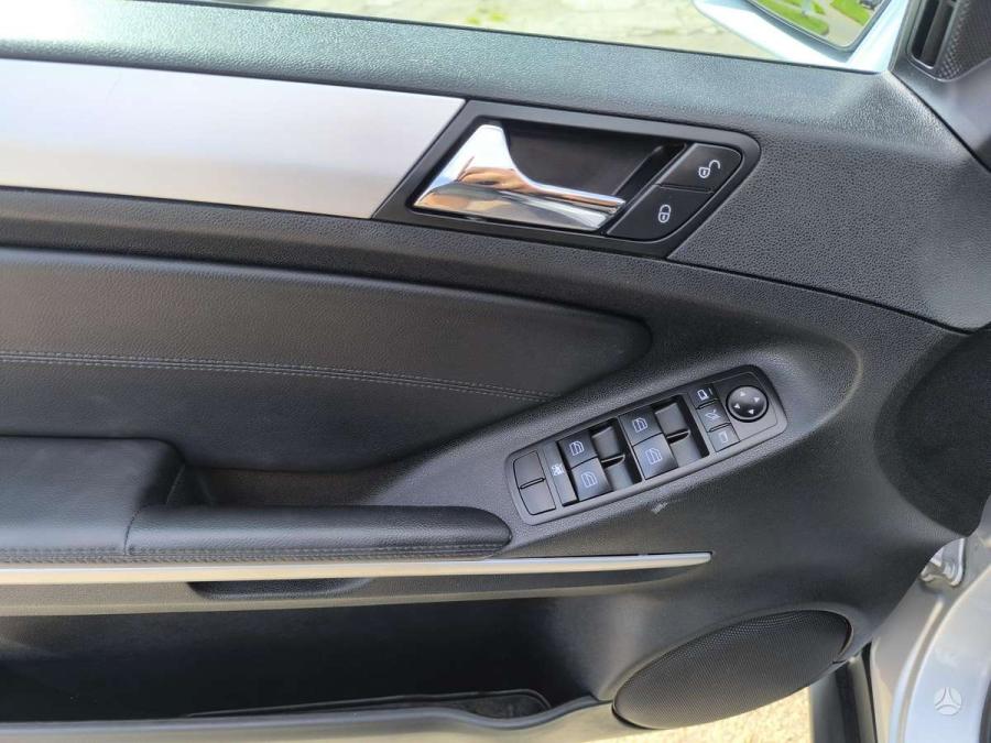 Grey Mercedes-Benz ML 300 2010 in Joniskis, with an engine capacity of 3.00 L and mileage of 266 thousand km for 7850 €, photo 13 on AUTOMOTO.COM.LV
