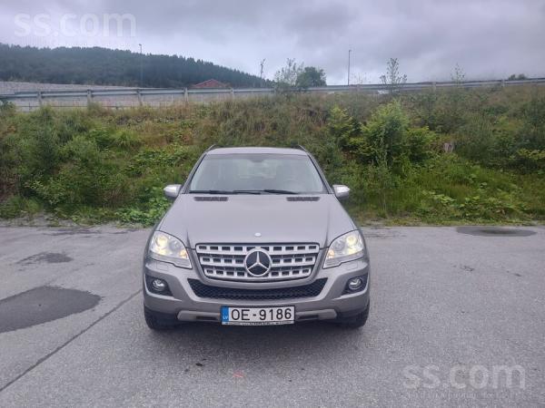 Pelēks Mercedes-Benz ML 300 2010 Limbaži, ar dzinēja tilpumu 3.00 L un nobraukumu 267 tūkst. km par 7900 €, foto 6 vietnē AUTOMOTO.COM.LV