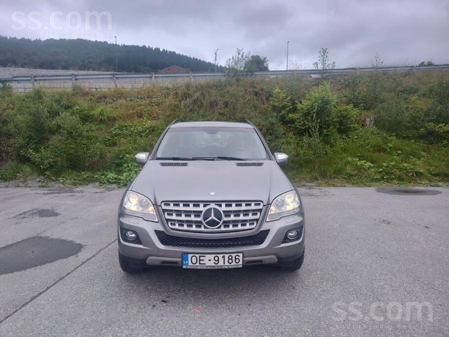 Pelēks Mercedes-Benz ML 300 2010 Limbaži, ar dzinēja tilpumu 3.00 L un nobraukumu 267 tūkst. km par 7900 €, foto 7 vietnē AUTOMOTO.COM.LV