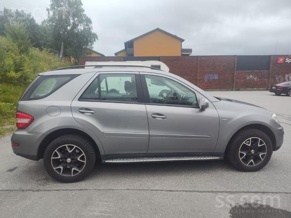 Pelēks Mercedes-Benz ML 300 2010 Limbaži, ar dzinēja tilpumu 3.00 L un nobraukumu 267 tūkst. km par 7900 €, foto 8 vietnē AUTOMOTO.COM.LV
