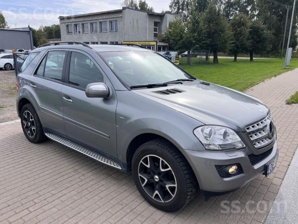 Grey Mercedes-Benz ML 300 2010 in Limbazi, with an engine capacity of 3.00 L and mileage of 269 thousand km for 7950 €, photo 4 on AUTOMOTO.COM.LV