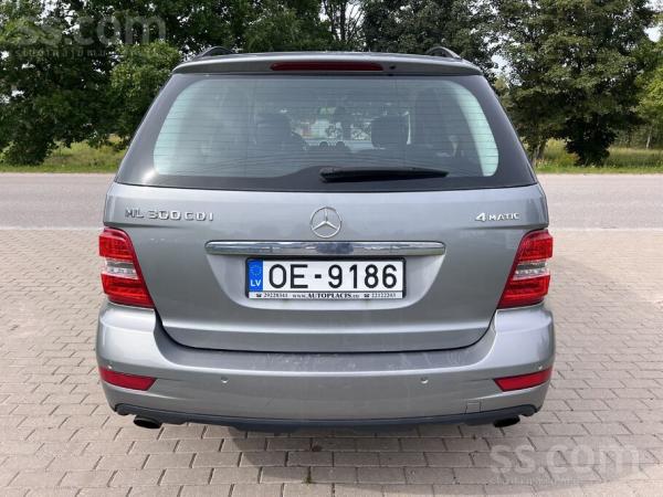 Grey Mercedes-Benz ML 300 2010 in Limbazi, with an engine capacity of 3.00 L and mileage of 269 thousand km for 7950 €, photo 6 on AUTOMOTO.COM.LV