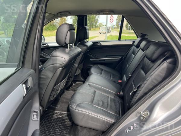 Grey Mercedes-Benz ML 300 2010 in Limbazi, with an engine capacity of 3.00 L and mileage of 269 thousand km for 7950 €, photo 10 on AUTOMOTO.COM.LV