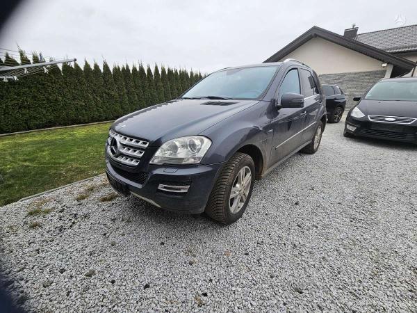 Grey Mercedes-Benz ML 300 2011 in Kaunas, with an engine capacity of 3.00 L and mileage of 300 thousand km for 5050 €, photo 1 on AUTOMOTO.COM.LV