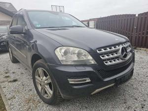 Grey Mercedes-Benz ML 300 2011 in Kaunas, with an engine capacity of 3.00 L and mileage of 300 thousand km for 5050 €, photo 11 on AUTOMOTO.COM.LV
