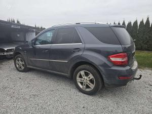 Grey Mercedes-Benz ML 300 2011 in Kaunas, with an engine capacity of 3.00 L and mileage of 300 thousand km for 5050 €, photo 15 on AUTOMOTO.COM.LV