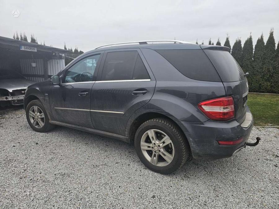 Grey Mercedes-Benz ML 300 2011 in Kaunas, with an engine capacity of 3.00 L and mileage of 300 thousand km for 5050 €, photo 15 on AUTOMOTO.COM.LV