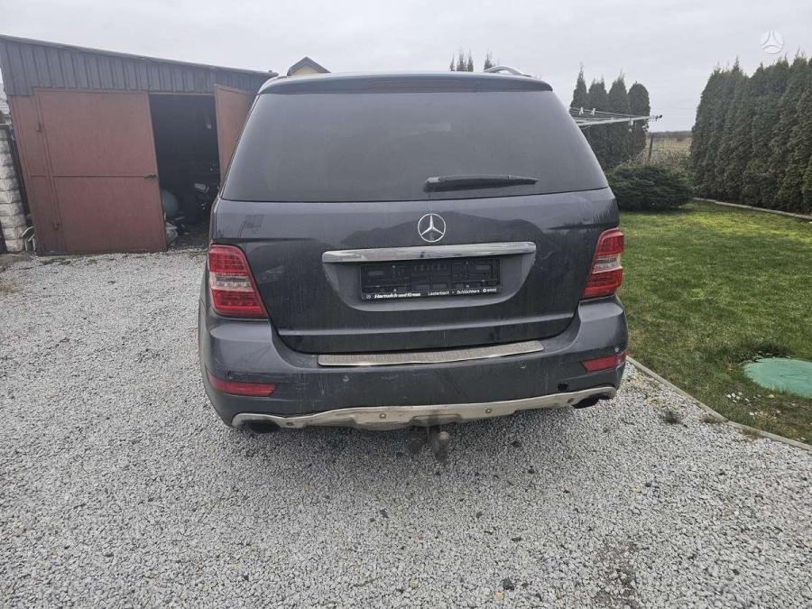 Grey Mercedes-Benz ML 300 2011 in Kaunas, with an engine capacity of 3.00 L and mileage of 300 thousand km for 5050 €, photo 17 on AUTOMOTO.COM.LV