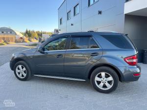 Pelēks Mercedes-Benz ML 300 2011 Kauņa, ar dzinēja tilpumu 3.00 L un nobraukumu 326 tūkst. km par 8800 €, foto  vietnē AUTOMOTO.COM.LV