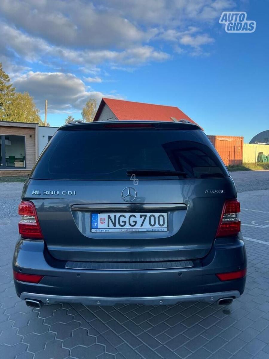 Grey Mercedes-Benz ML 300 2011 in Kaunas, with an engine capacity of 3.00 L and mileage of 326 thousand km for 8800 €, photo 5 on AUTOMOTO.COM.LV