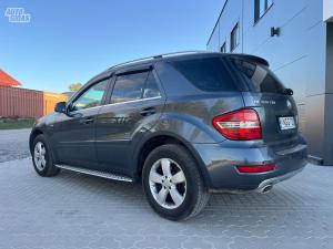 Grey Mercedes-Benz ML 300 2011 in Kaunas, with an engine capacity of 3.00 L and mileage of 326 thousand km for 8800 €, photo 7 on AUTOMOTO.COM.LV
