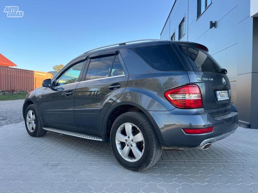 Grey Mercedes-Benz ML 300 2011 in Kaunas, with an engine capacity of 3.00 L and mileage of 326 thousand km for 8800 €, photo 7 on AUTOMOTO.COM.LV