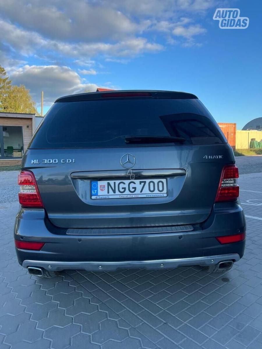Grey Mercedes-Benz ML 300 2011 in Kaunas, with an engine capacity of 3.00 L and mileage of 326 thousand km for 8800 €, photo 20 on AUTOMOTO.COM.LV