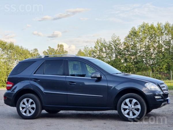 Pelēks Mercedes-Benz ML 300 2011 Preiļi, ar dzinēja tilpumu 3.00 L un nobraukumu 0 tūkst. km par 9150 €, foto 4 vietnē AUTOMOTO.COM.LV