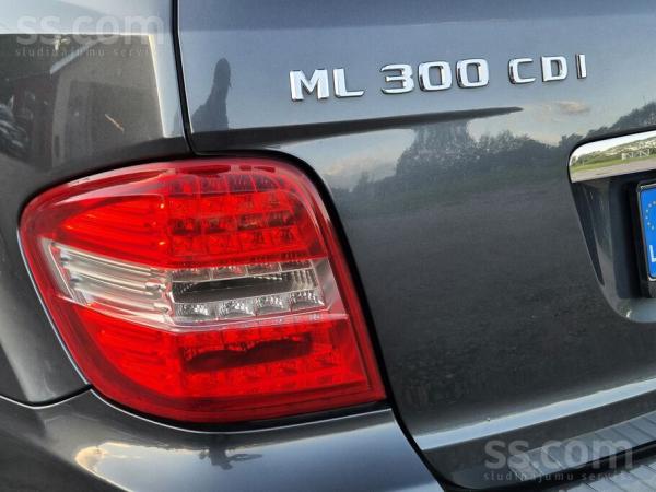Pelēks Mercedes-Benz ML 300 2011 Preiļi, ar dzinēja tilpumu 3.00 L un nobraukumu 0 tūkst. km par 9150 €, foto 7 vietnē AUTOMOTO.COM.LV