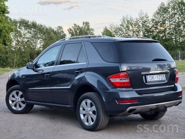 Pelēks Mercedes-Benz ML 300 2011 Preiļi, ar dzinēja tilpumu 3.00 L un nobraukumu 0 tūkst. km par 9150 €, foto 5 vietnē AUTOMOTO.COM.LV