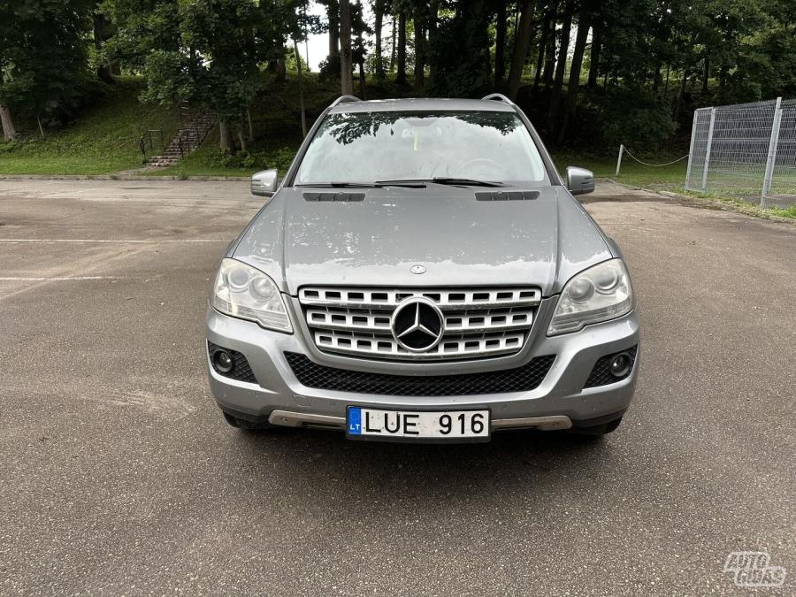Pelēks Mercedes-Benz ML 300 2011 Kretinga, ar dzinēja tilpumu 3.00 L un nobraukumu 338 tūkst. km par 7200 €, foto 1 vietnē AUTOMOTO.COM.LV