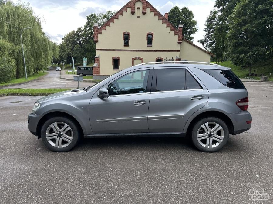 Pelēks Mercedes-Benz ML 300 2011 Kretinga, ar dzinēja tilpumu 3.00 L un nobraukumu 338 tūkst. km par 7200 €, foto 4 vietnē AUTOMOTO.COM.LV