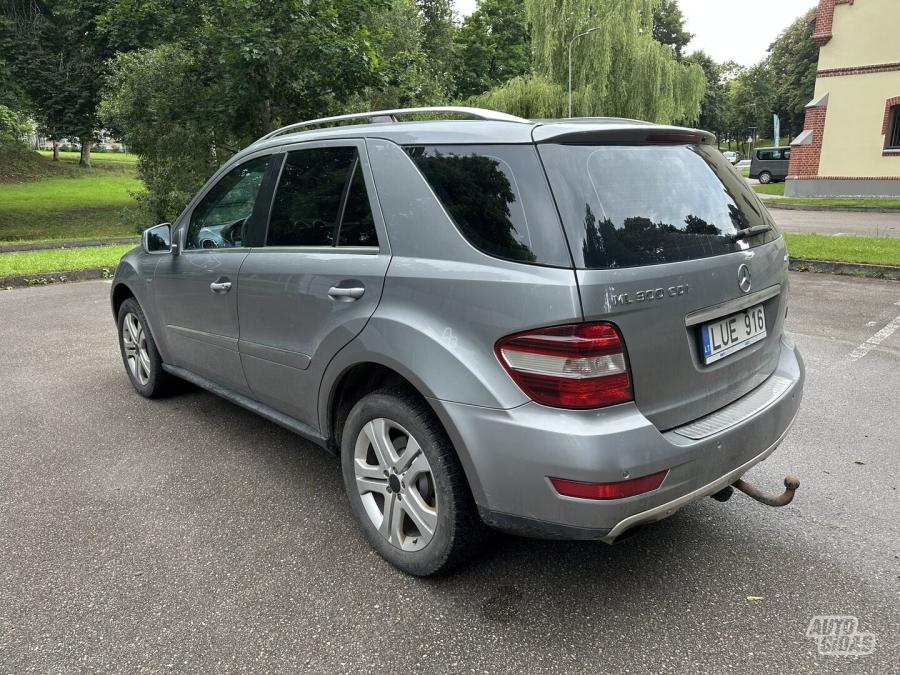 Pelēks Mercedes-Benz ML 300 2011 Kretinga, ar dzinēja tilpumu 3.00 L un nobraukumu 338 tūkst. km par 7200 €, foto 5 vietnē AUTOMOTO.COM.LV