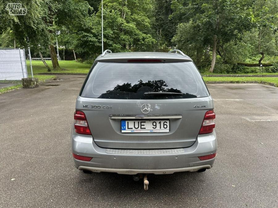 Pelēks Mercedes-Benz ML 300 2011 Kretinga, ar dzinēja tilpumu 3.00 L un nobraukumu 338 tūkst. km par 7200 €, foto 6 vietnē AUTOMOTO.COM.LV