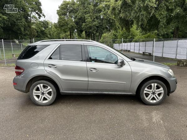 Pelēks Mercedes-Benz ML 300 2011 Kretinga, ar dzinēja tilpumu 3.00 L un nobraukumu 338 tūkst. km par 7200 €, foto 7 vietnē AUTOMOTO.COM.LV