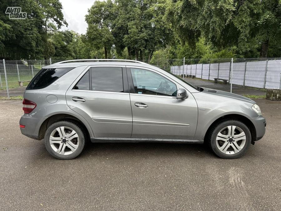 Pelēks Mercedes-Benz ML 300 2011 Kretinga, ar dzinēja tilpumu 3.00 L un nobraukumu 338 tūkst. km par 7200 €, foto 8 vietnē AUTOMOTO.COM.LV