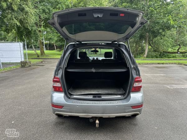 Pelēks Mercedes-Benz ML 300 2011 Kretinga, ar dzinēja tilpumu 3.00 L un nobraukumu 338 tūkst. km par 7200 €, foto 9 vietnē AUTOMOTO.COM.LV