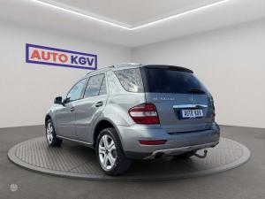 Grey Mercedes-Benz ML 300 2011 in Klaipeda, with an engine capacity of 3.00 L and mileage of 338 thousand km for 8999 €, photo 4 on AUTOMOTO.COM.LV